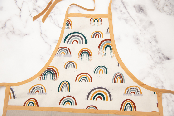 Free Kids Apron Pattern - 3 sizes! - Sew Much Ado