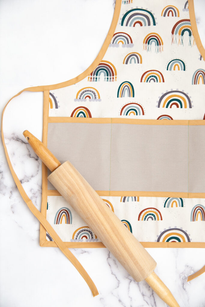 Free Kids Apron Pattern - 3 sizes! - Sew Much Ado