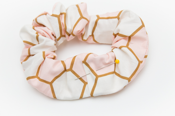 How to Make a Scrunchie - With Free Pattern + Video Tutorial! - Sew ...
