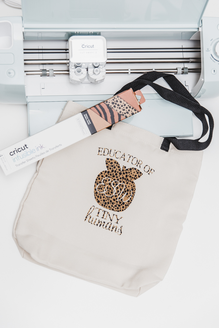 DIY Monogram Tote Bag for Teachers // Cricut Explore Air 2 - Sew Much Ado