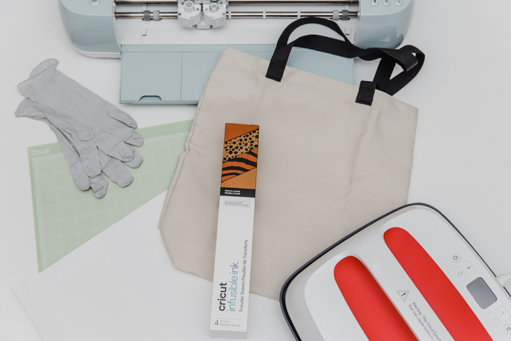 DIY Monogram Tote Bag for Teachers // Cricut Explore Air 2 - Sew Much Ado